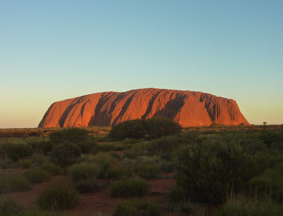 How many tourist visit uluru each year 60 photos - Hanstourandtravels.com